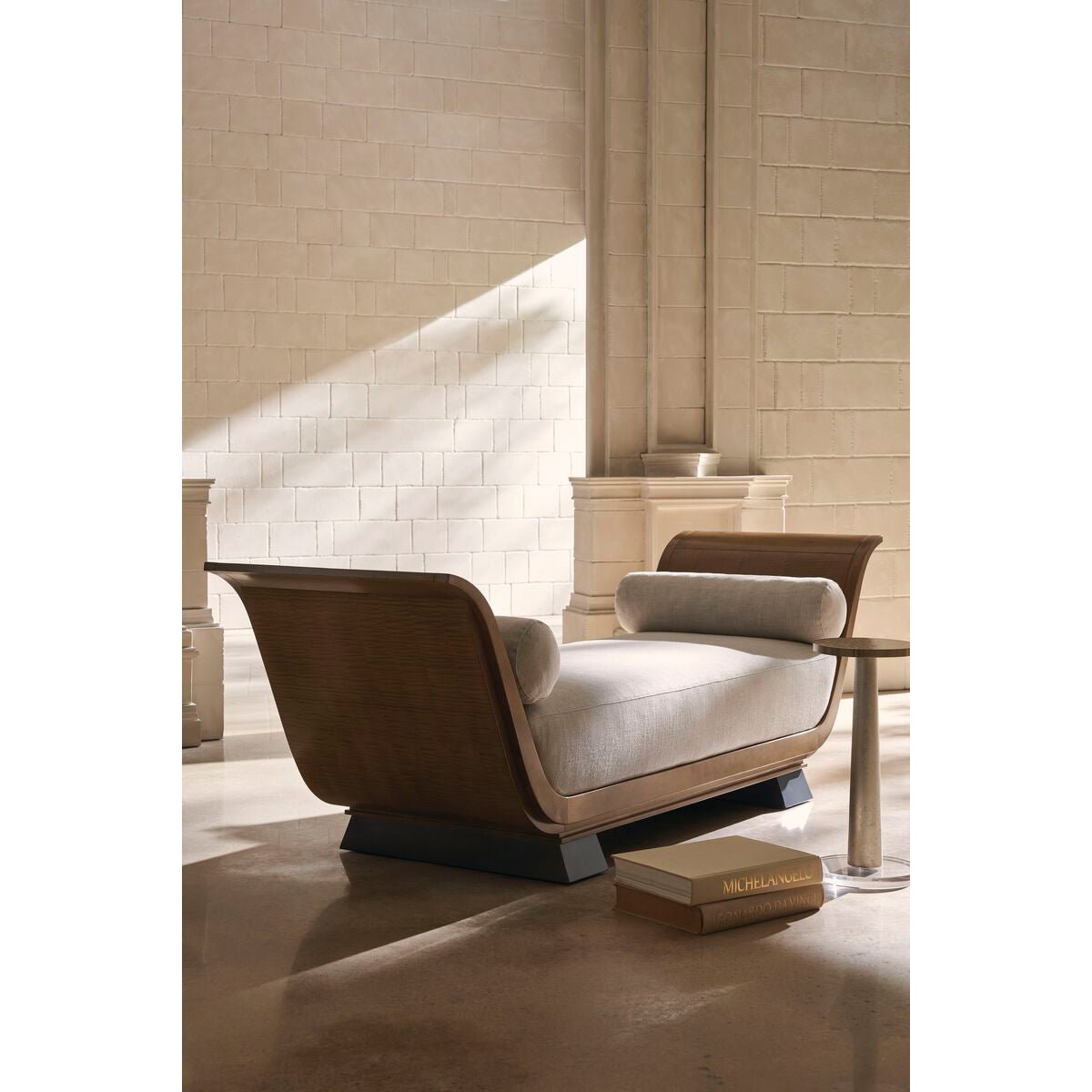 Classic Daybed Bench - Luxurious Comfort & Timeless Design - English ...